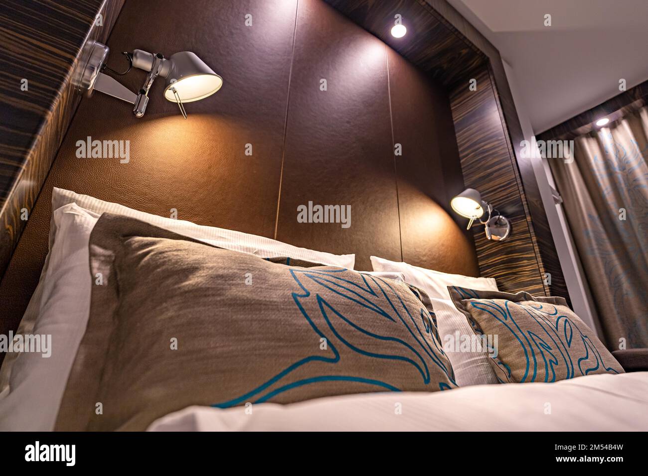 Hotel room hotel complex hi-res stock photography and images - Alamy