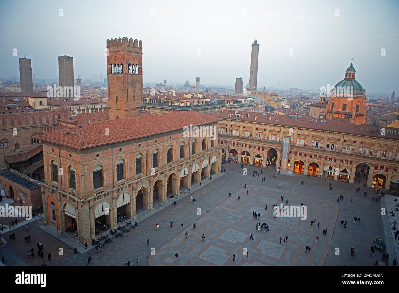 Palazzo podesta bologna hi-res stock photography and images - Alamy