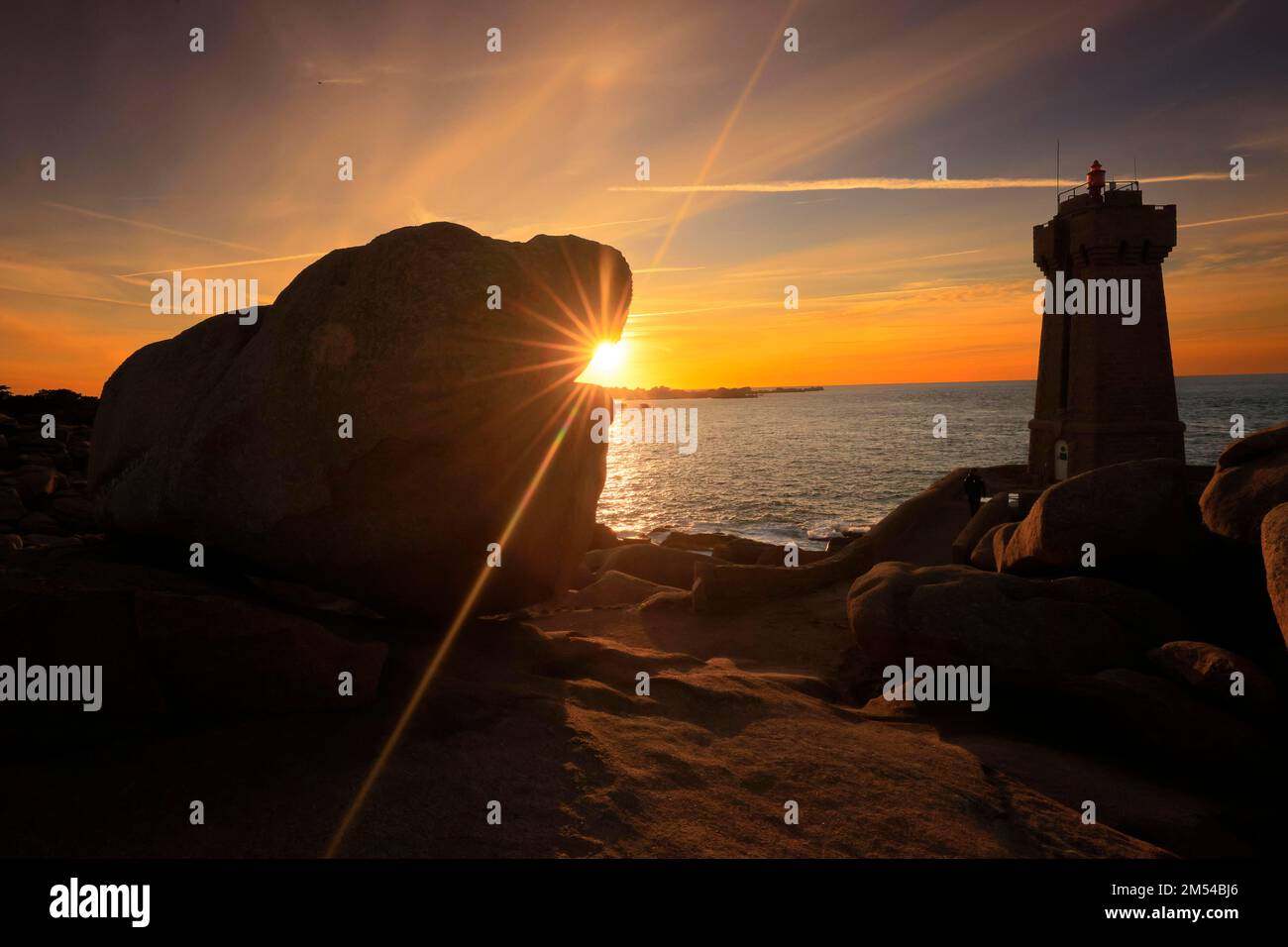 Sunset at the Phare (lighthouse) de Ploumanac'h on the Cote de granite rose, Brittany, France ...