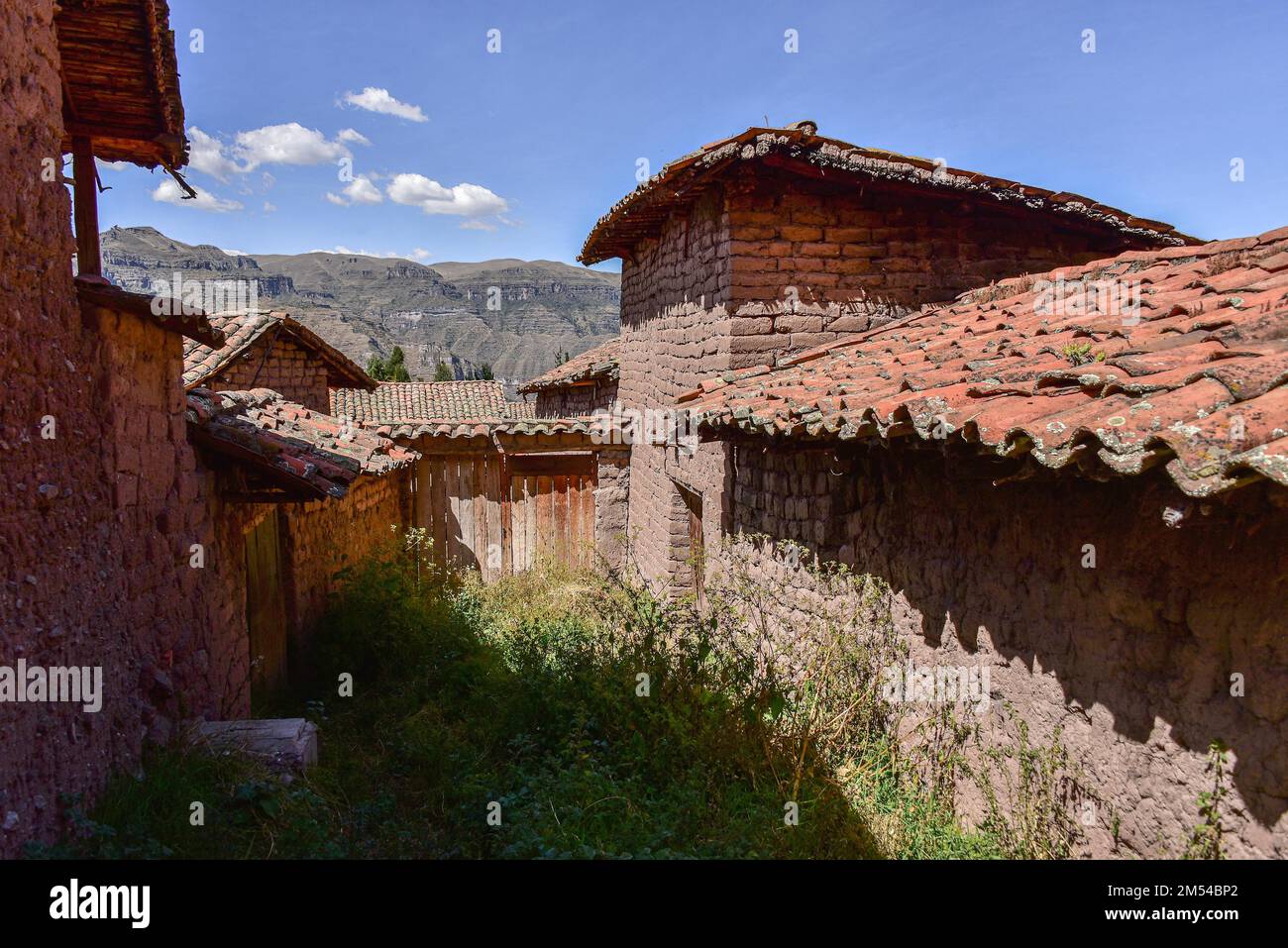 Houses in typical village, Andes, near Cusco, Peru, South America Stock ...