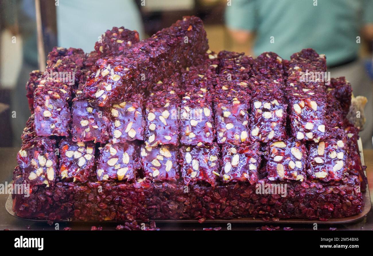 Traditional turkish delight at the bazaar Stock Photo - Alamy