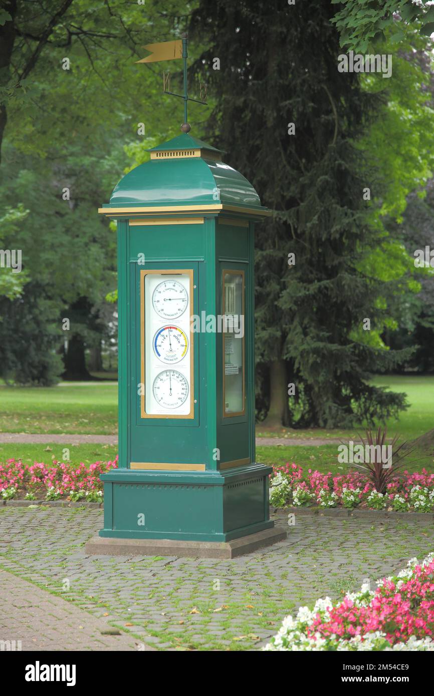 Meteorological measuring station with display and weather vane, column ...