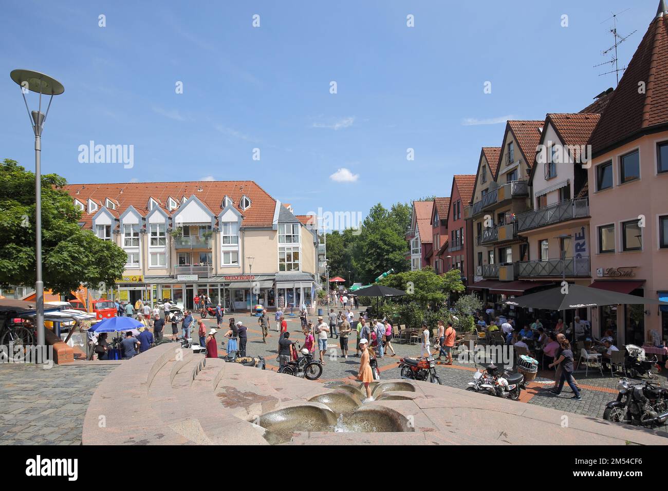 Market place with houses, people and fountain, Hattersheim, Taunus ...