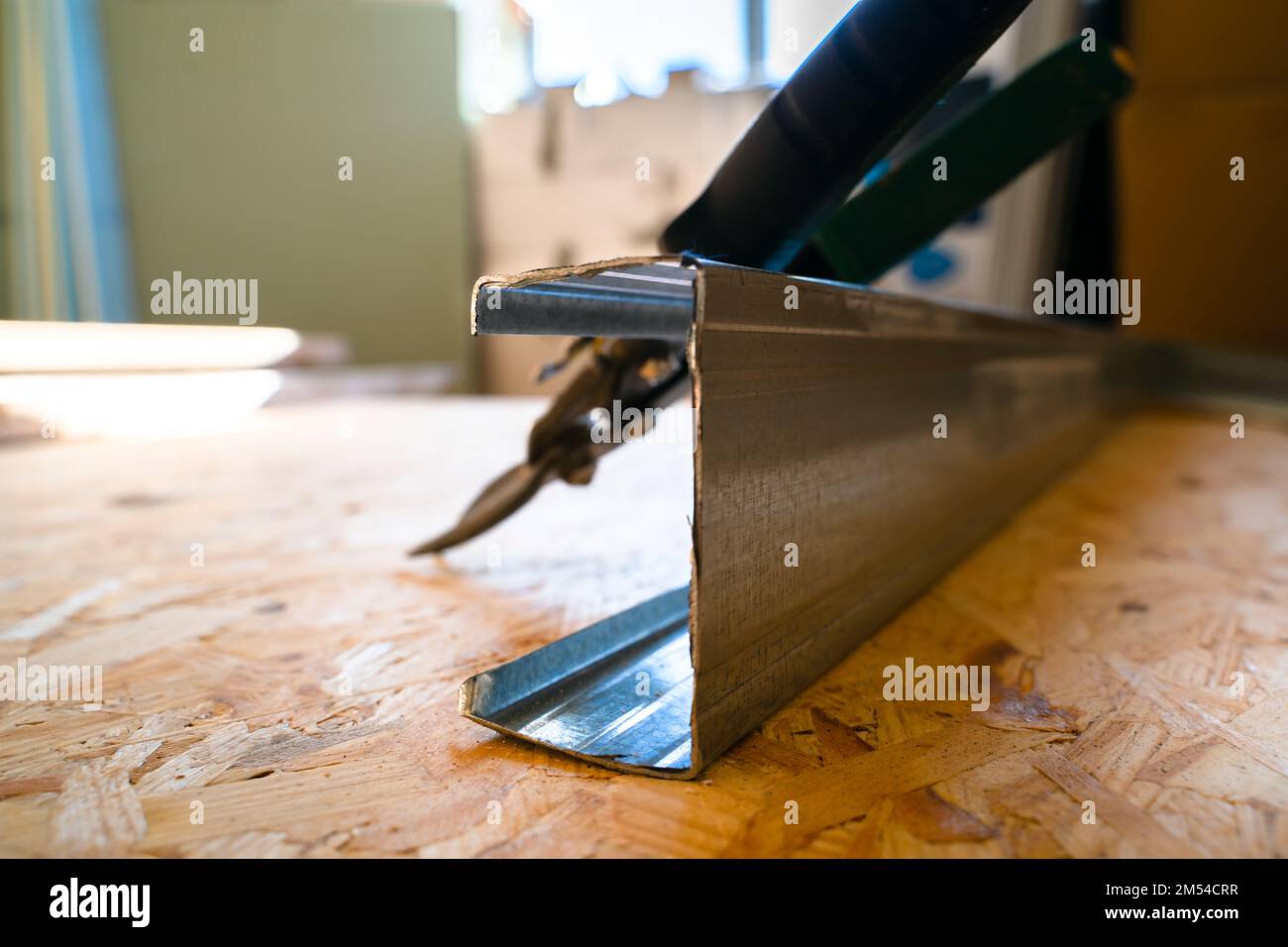 Cut off with scissors for metal thin metal U profile from stainless ...