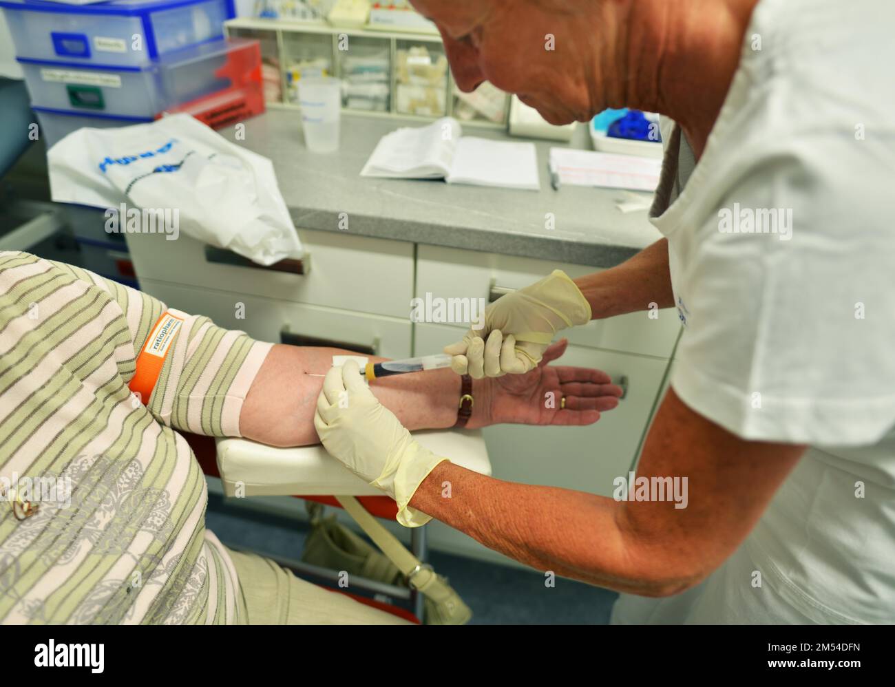 This internist in the centre of a larger city works mainly as a family ...