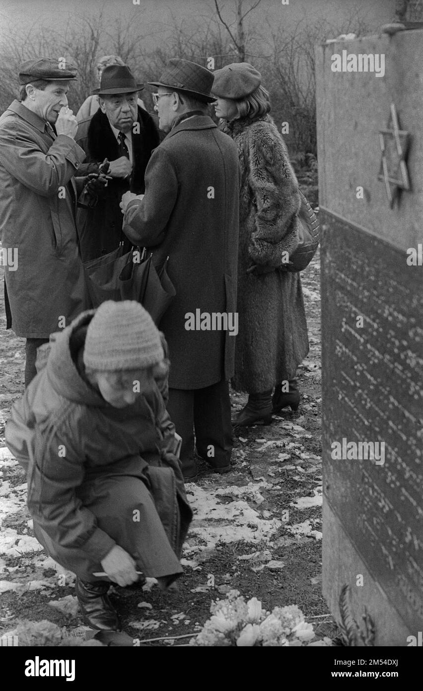Contemporary commemoration Black and White Stock Photos & Images - Alamy