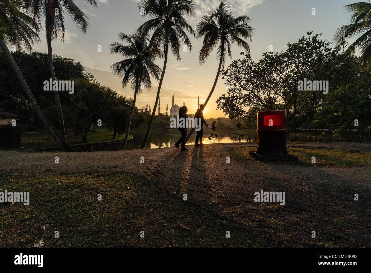 Sultan Salahudin Shah Mosque at Shah Alam, Selangor Stock Photo - Alamy