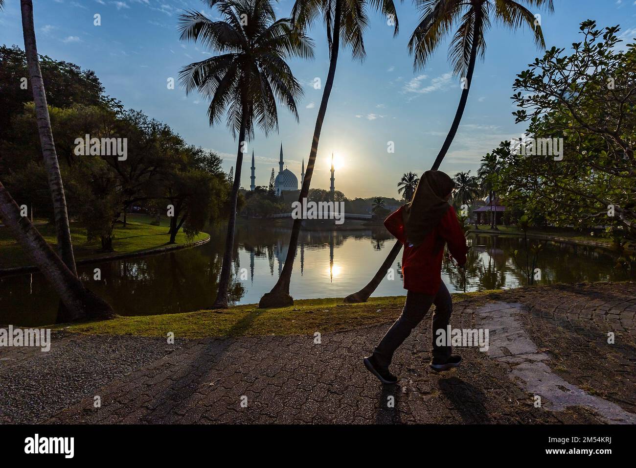 Sultan Salahudin Shah Mosque at Shah Alam, Selangor Stock Photo - Alamy