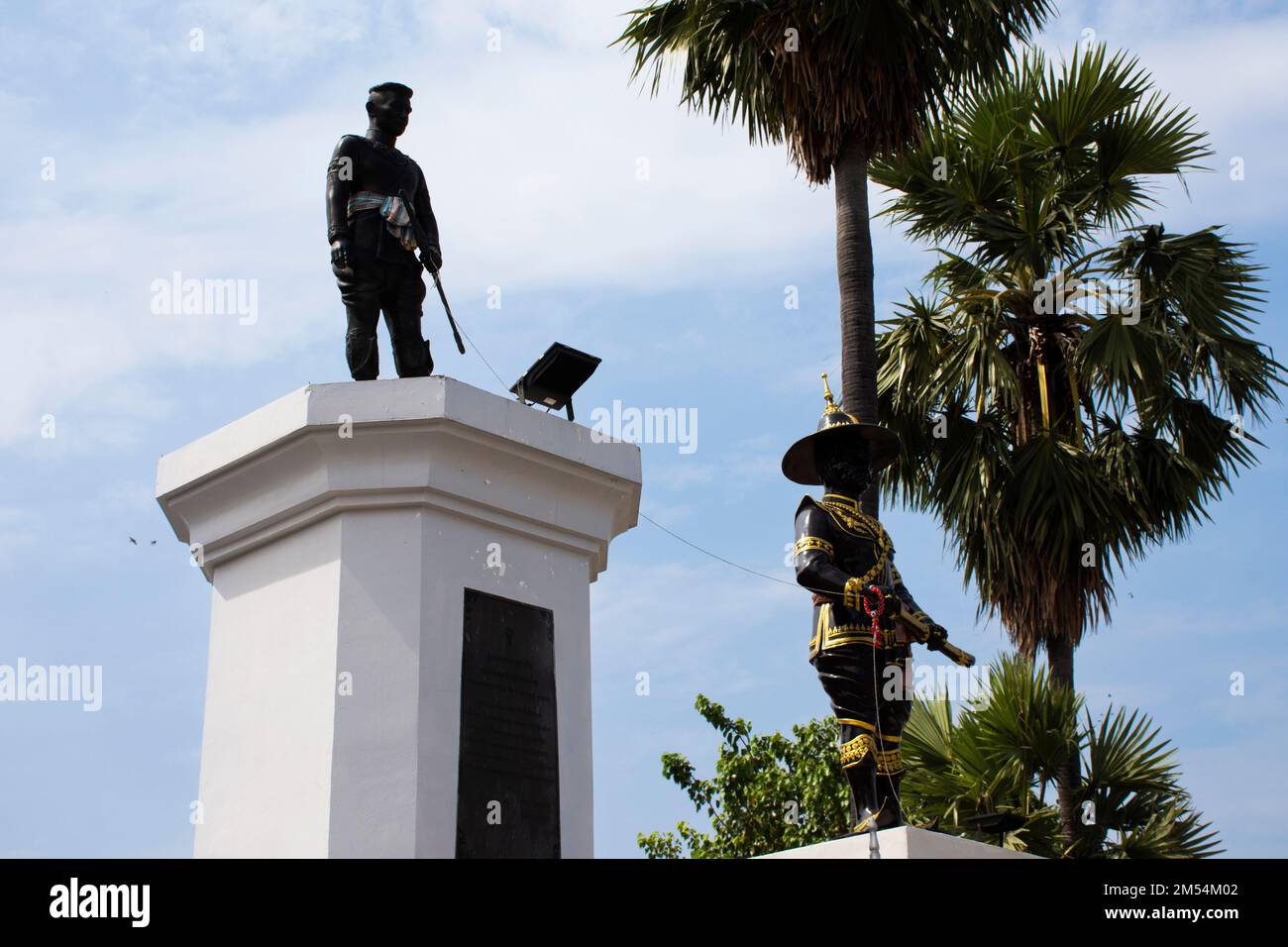Statue of king taksin the great hi-res stock photography and images - Alamy