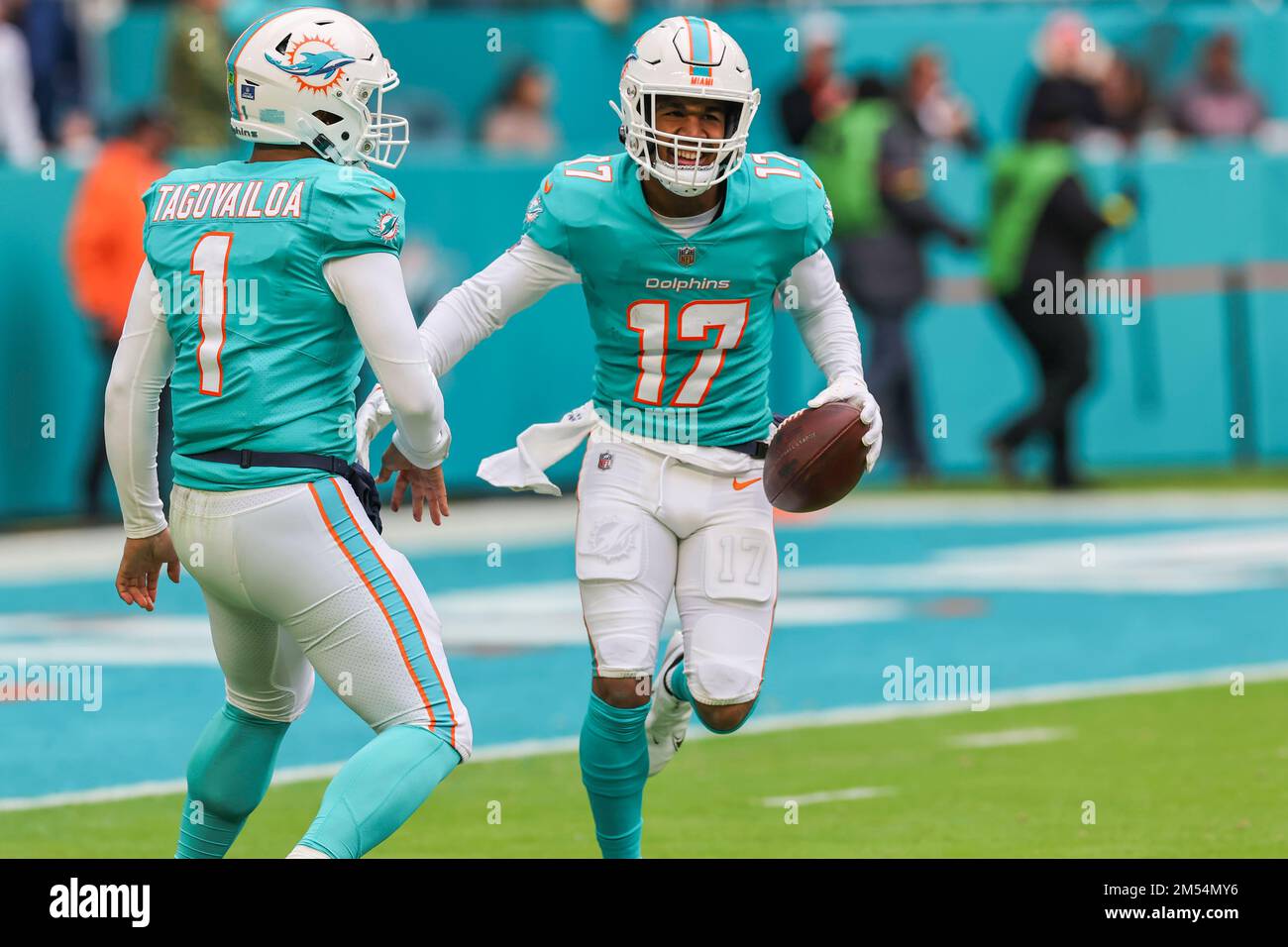 Miami. FL USA; Miami Dolphins wide receiver Jaylen Waddle (17) scores ...