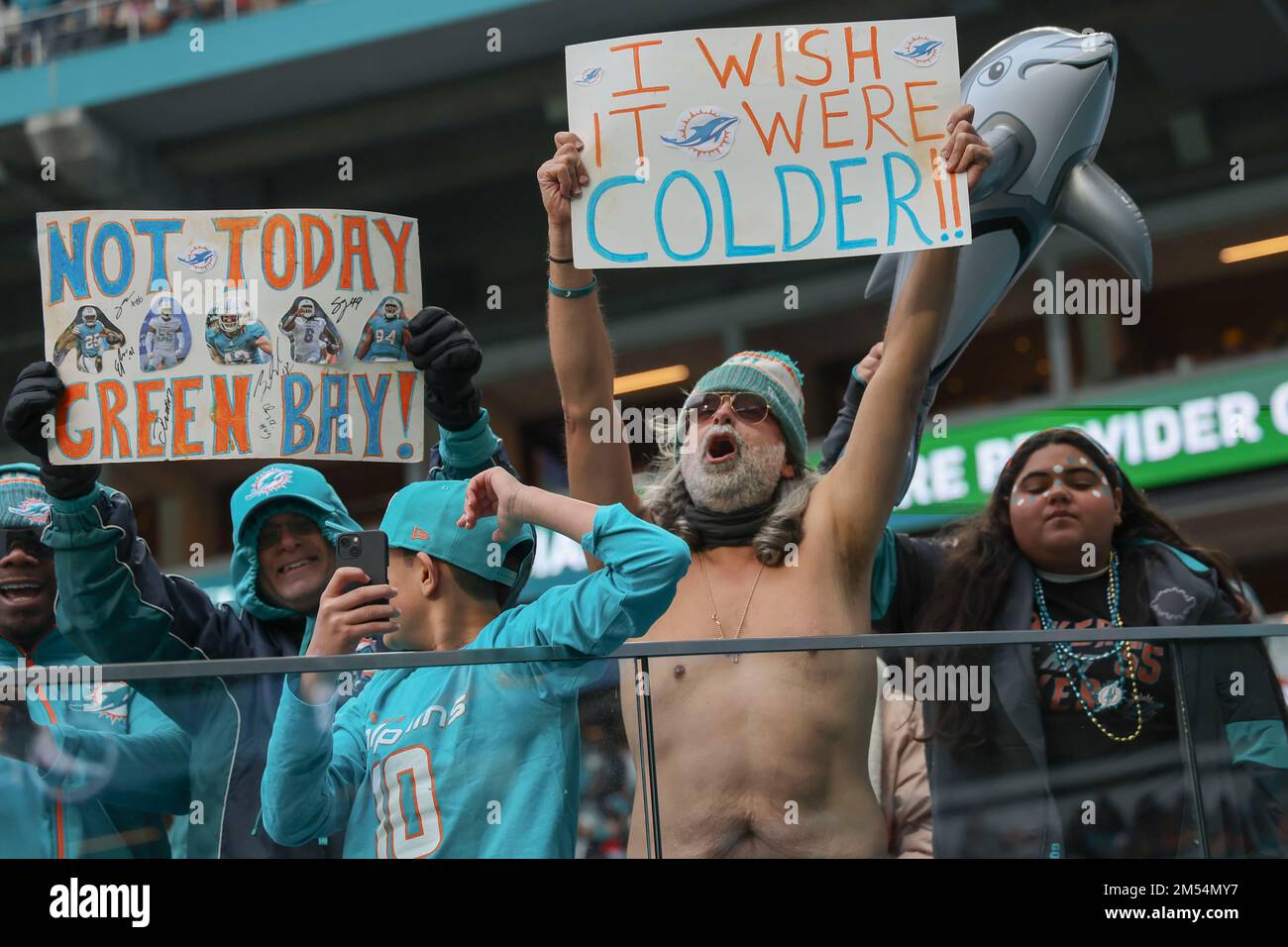 Nfl fans cold hi-res stock photography and images - Alamy