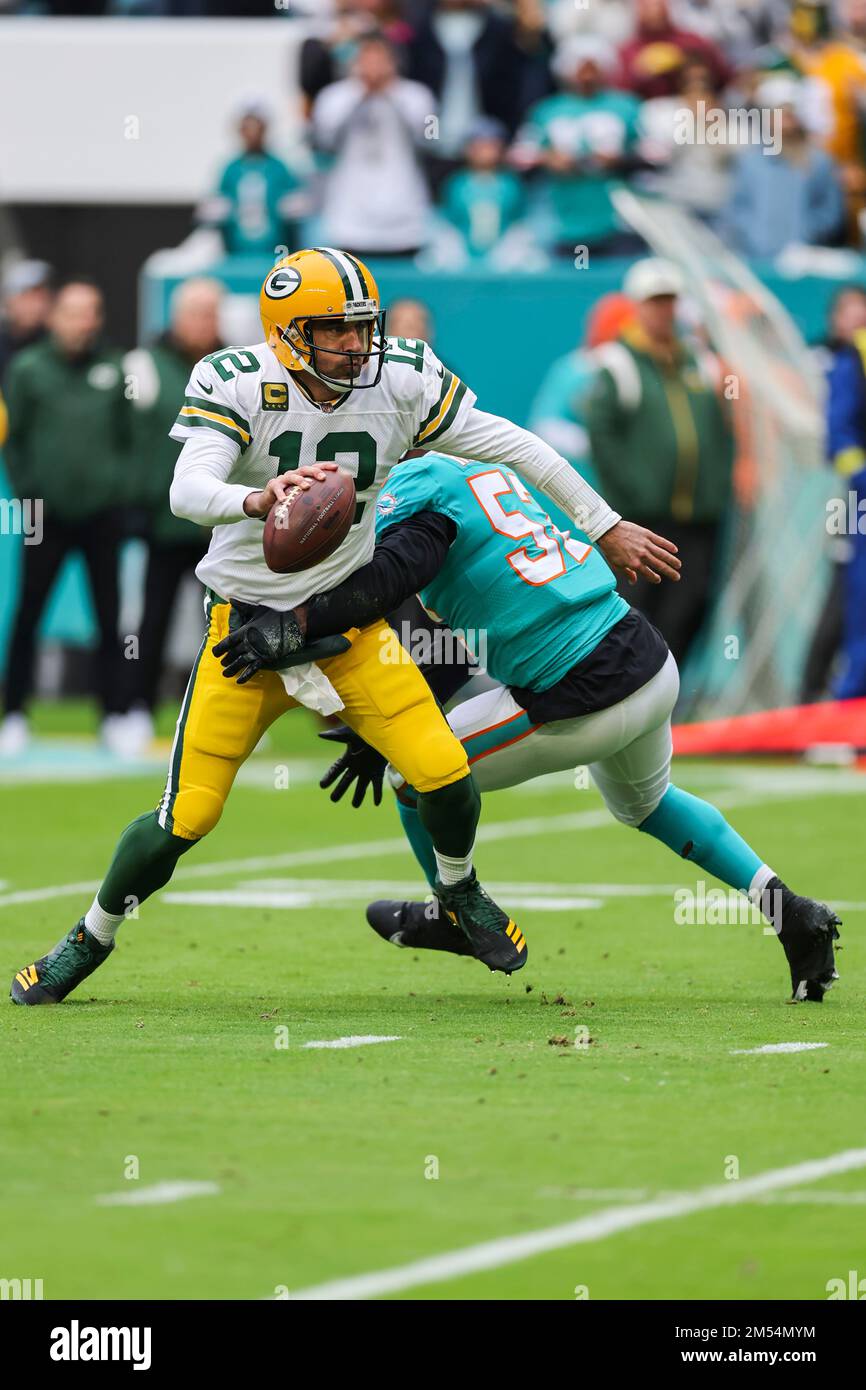 Nfl game quarterback sack hi-res stock photography and images - Alamy