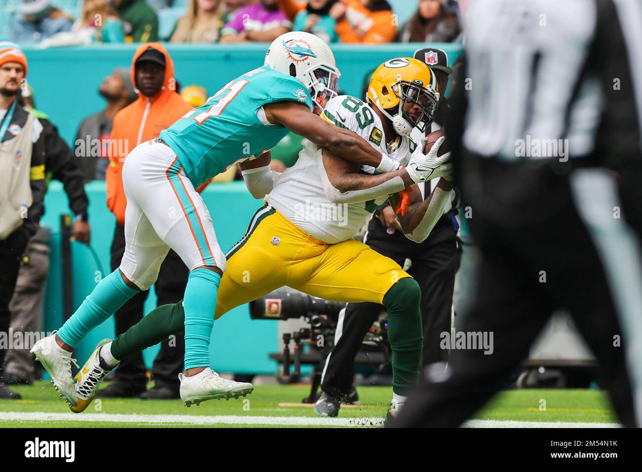 Miami. FL USA; Green Bay Packers tight end Marcedes Lewis (89) makes a ...