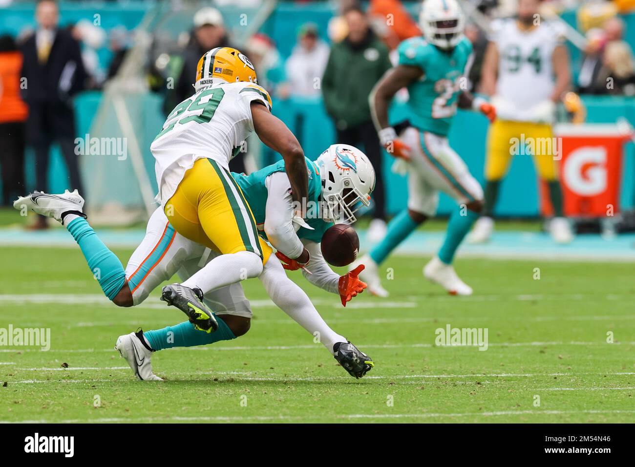 Miami. FL USA; Miami Dolphins wide receiver Tyreek Hill (10) makes a ...