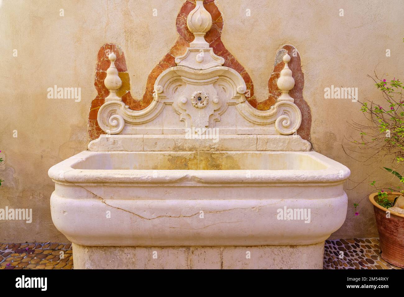 Medieval style stone fountain hi-res stock photography and images - Alamy