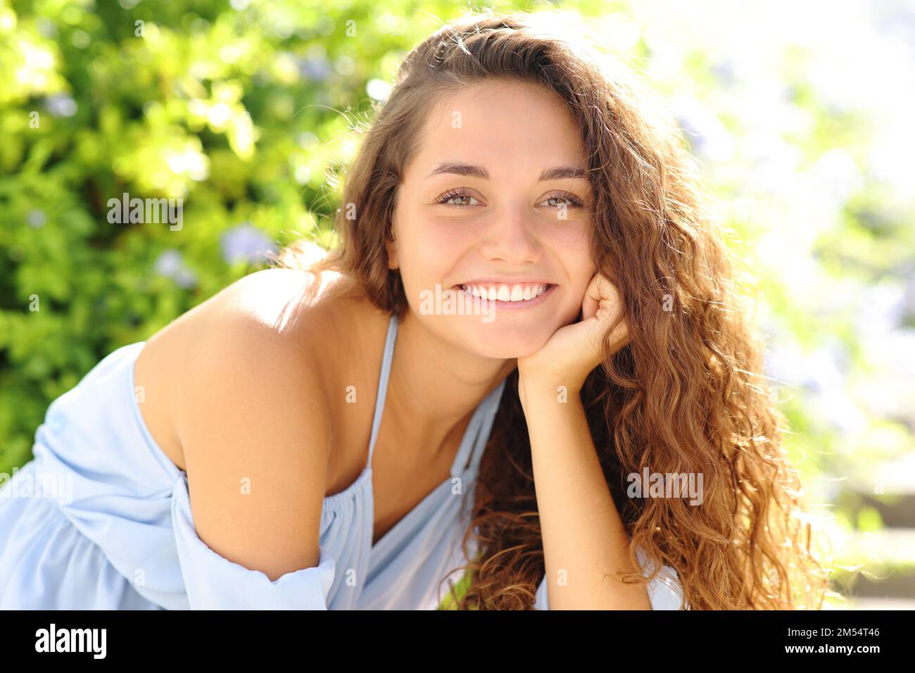 Portrait smiling teen girl soft hi-res stock photography and images - Alamy