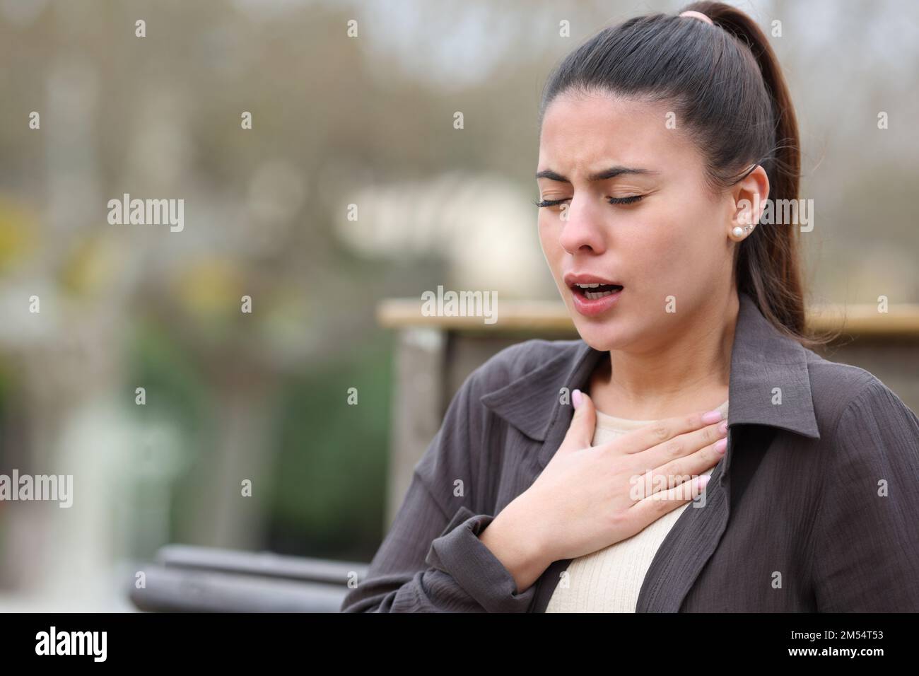 Difficulty breathing hi-res stock photography and images - Alamy