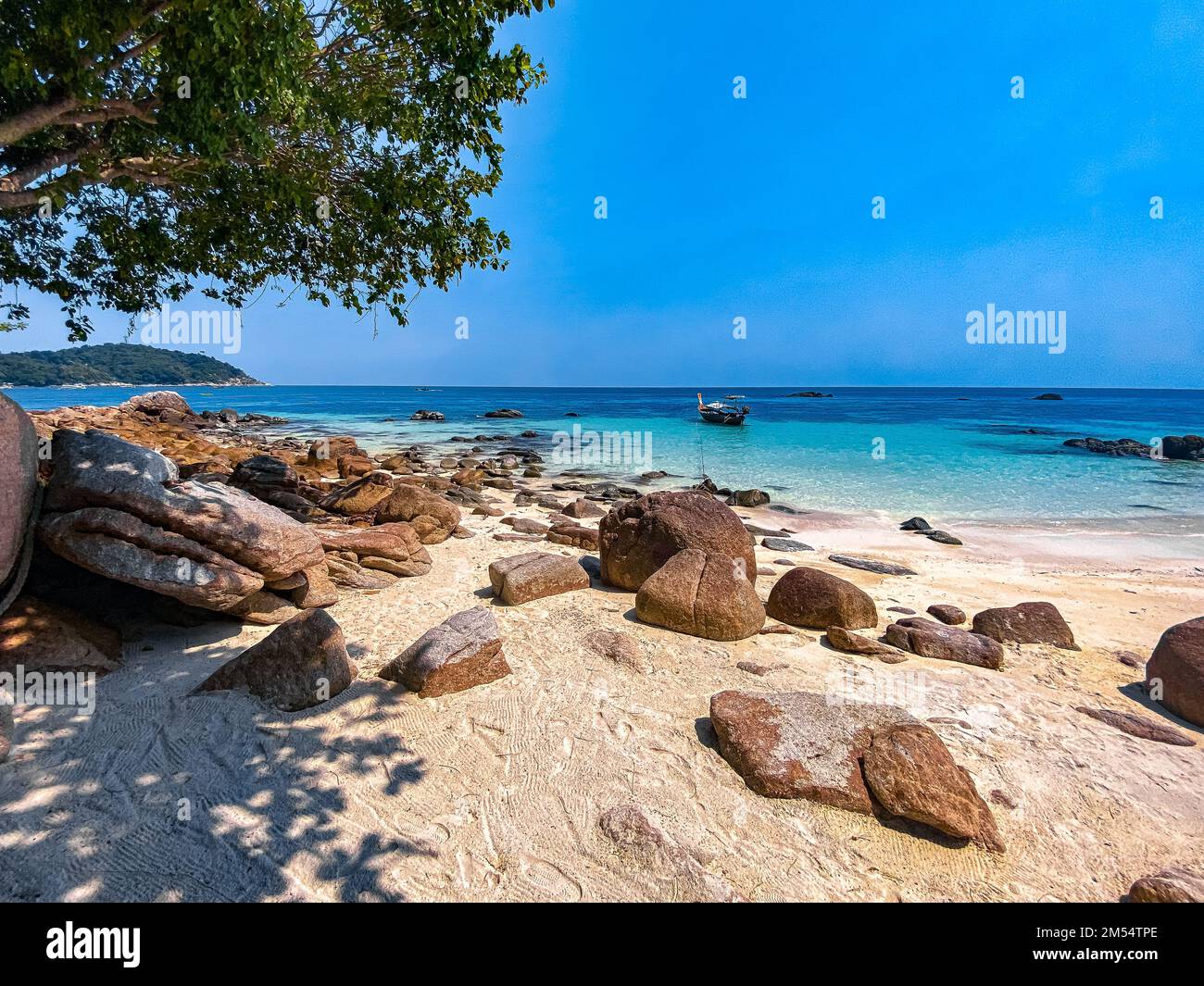 Sanom secret beach in koh Lipe, Satun, Thailand Stock Photo - Alamy