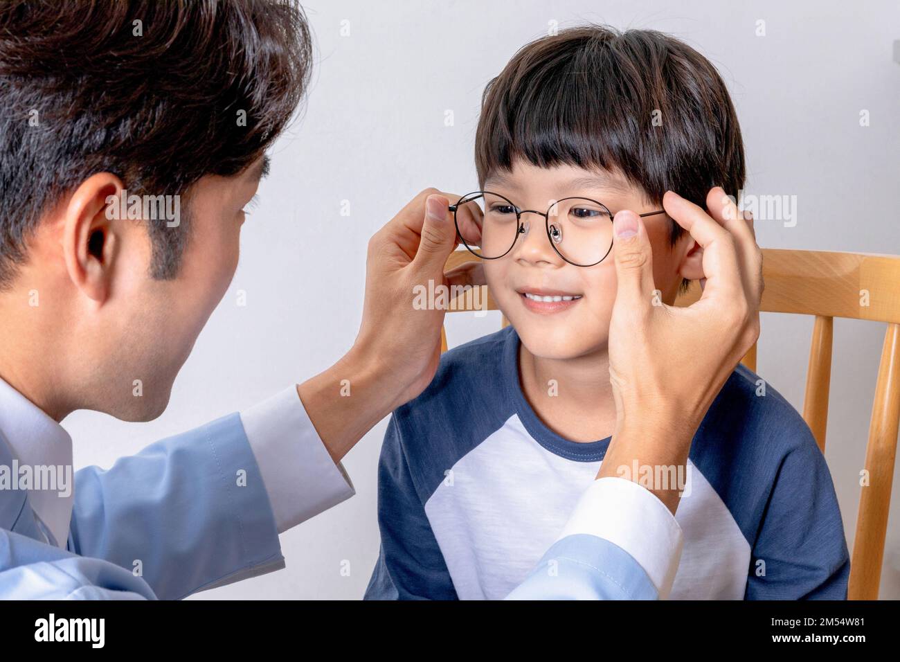 korean asian child in ophthalmic clinic eyesight test Stock Photo - Alamy