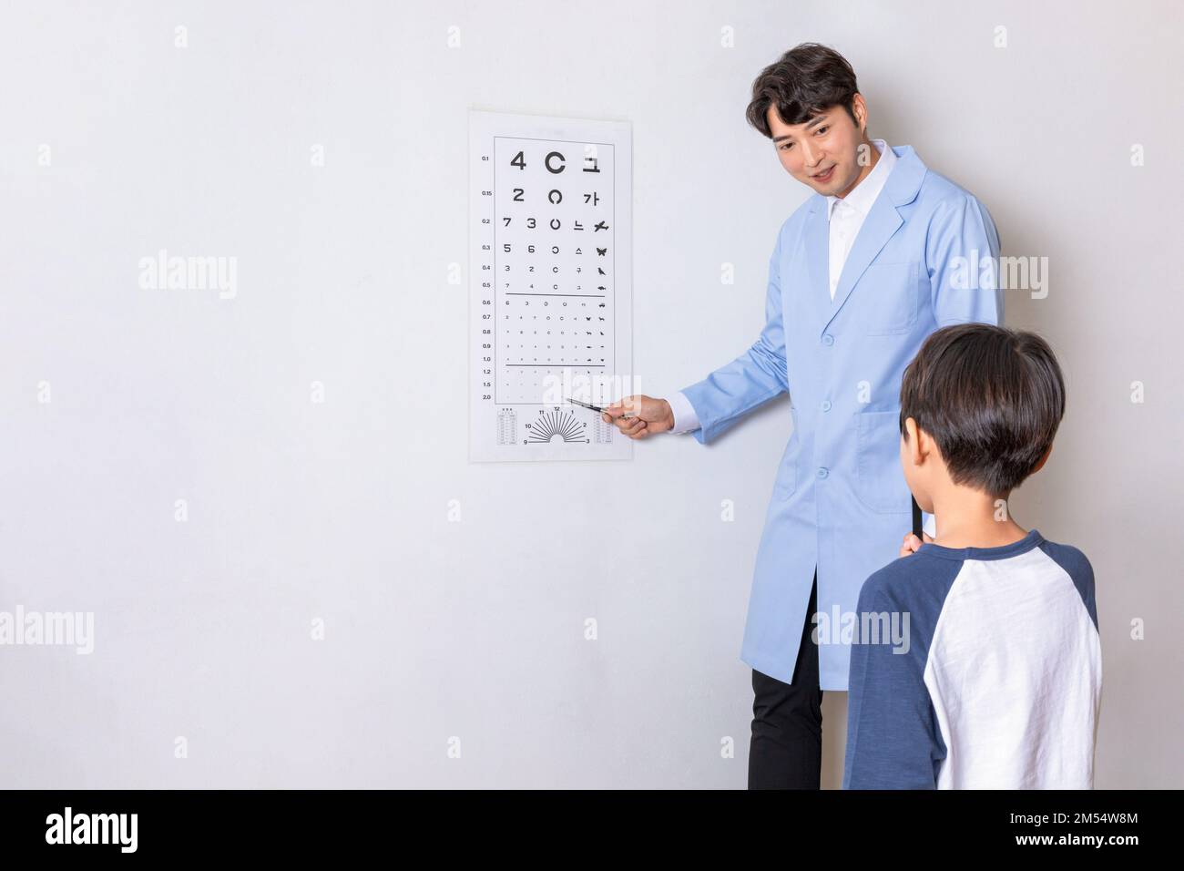 korean asian child in ophthalmic clinic eyesight test Stock Photo - Alamy
