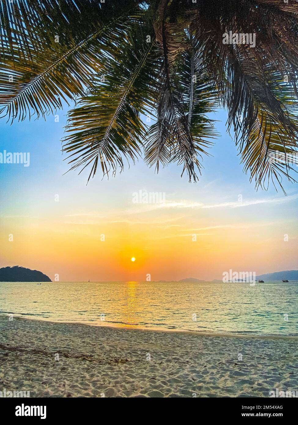 Tropical paradise in koh lipe hi-res stock photography and images - Alamy