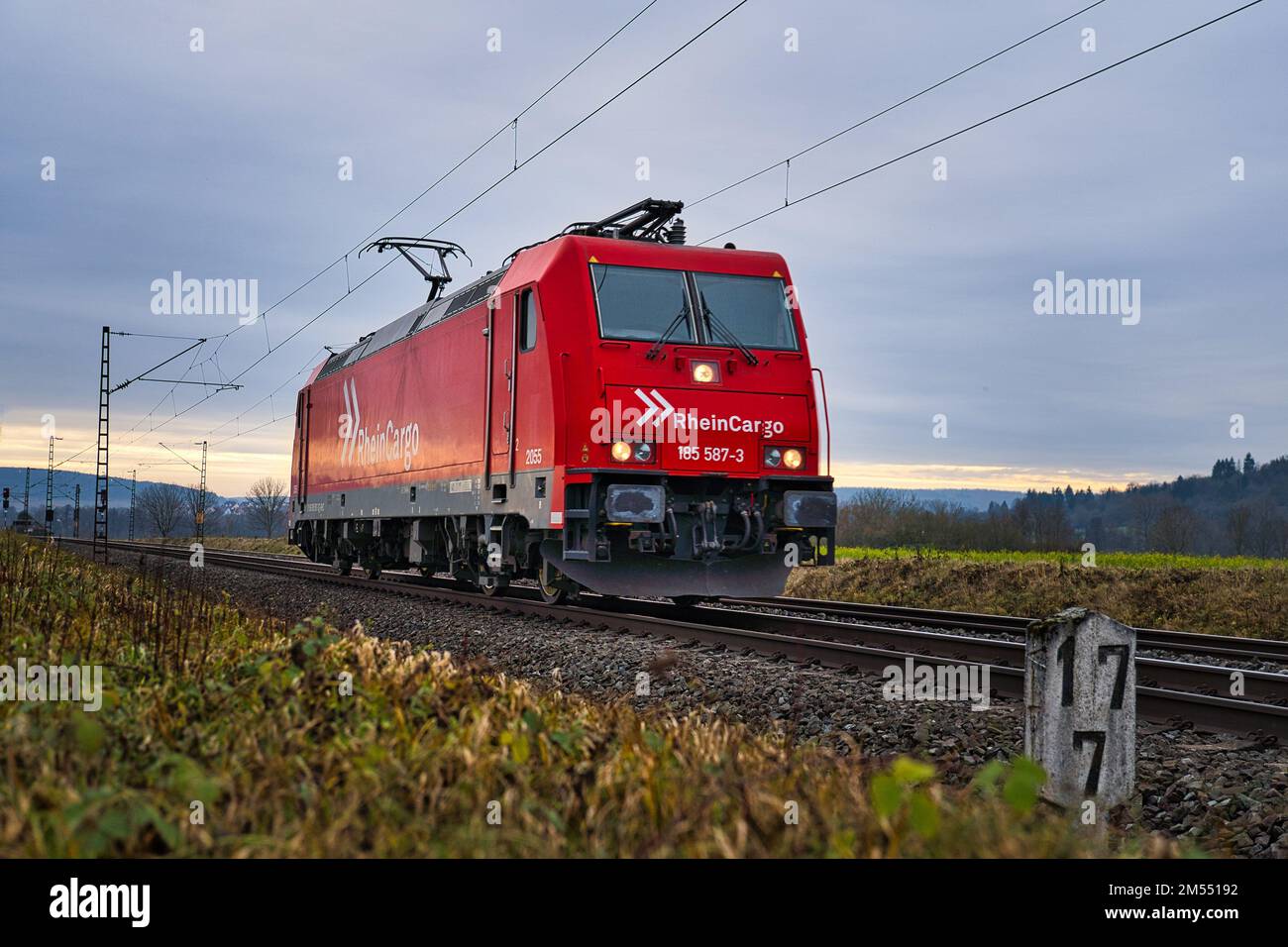 A class 185 locomotive, Bombardier TRAXX driving through Retzbach ...