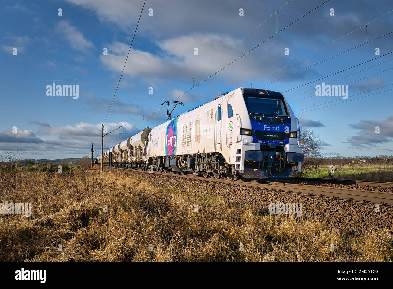 A Stadler EURODUAL of the 159 series driving through Saarmund Stock ...