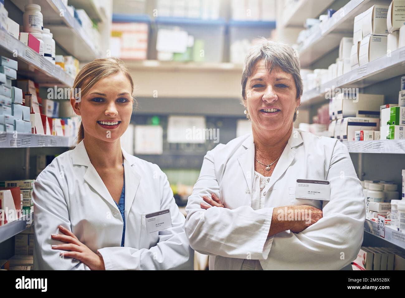Mature woman pharmacy isle hi-res stock photography and images - Alamy