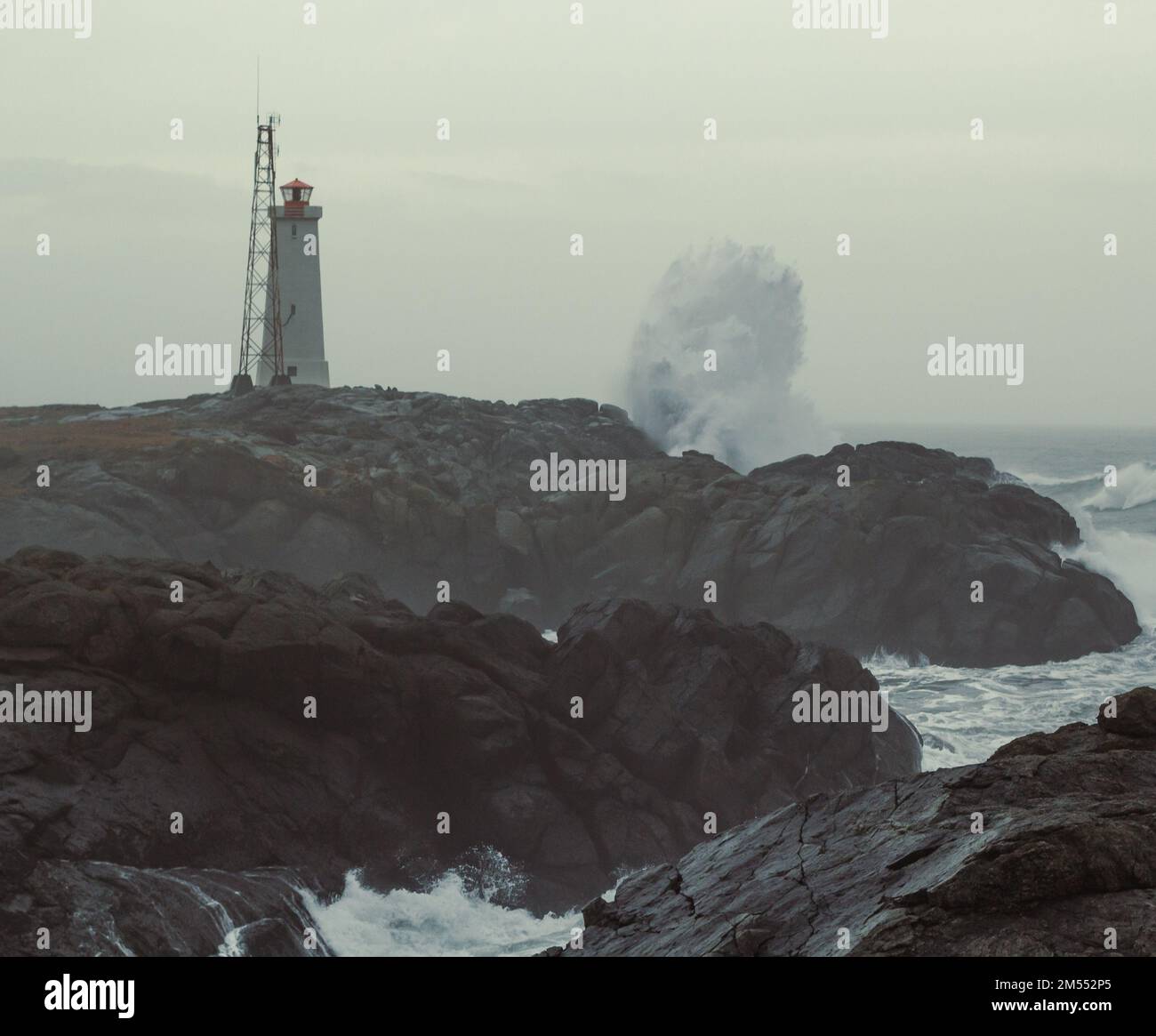 Lighthouse weather station hi-res stock photography and images - Alamy