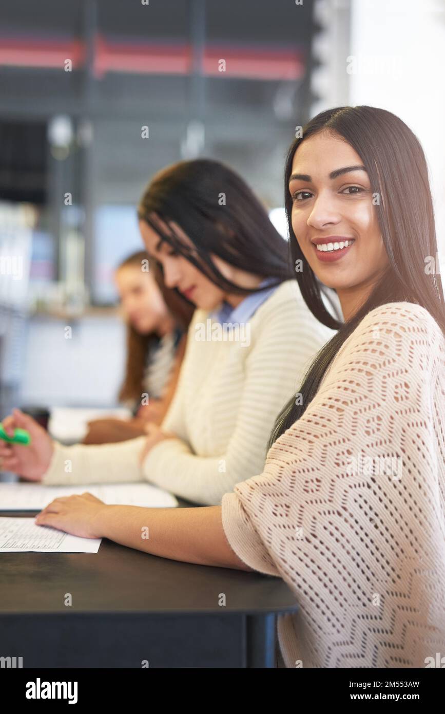 Group students at cafe hi-res stock photography and images - Alamy