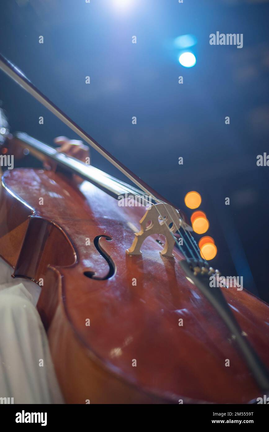girl playing the cello on stage during a concert Stock Photo - Alamy
