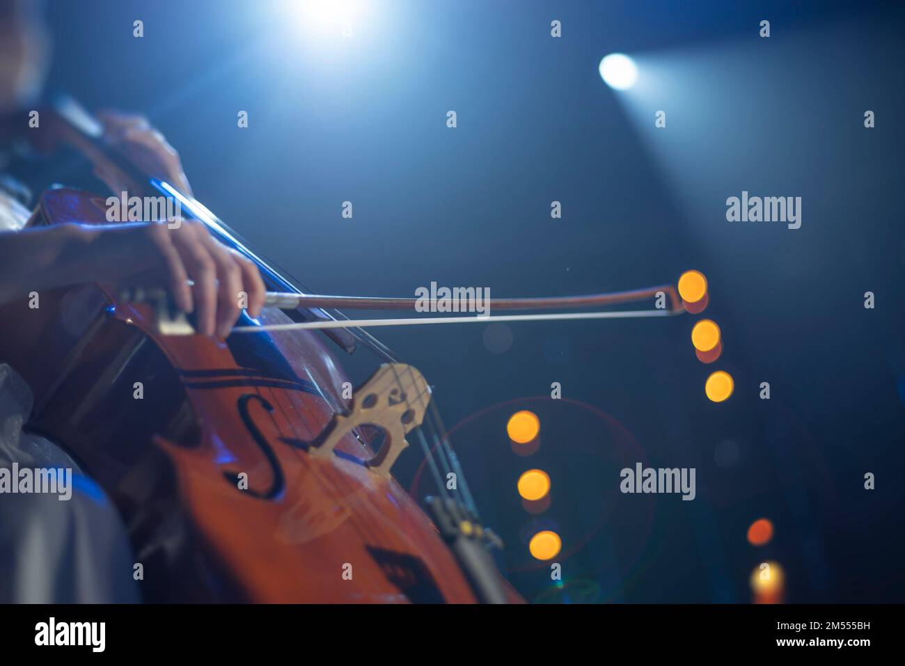 girl playing the cello on stage during a concert Stock Photo - Alamy