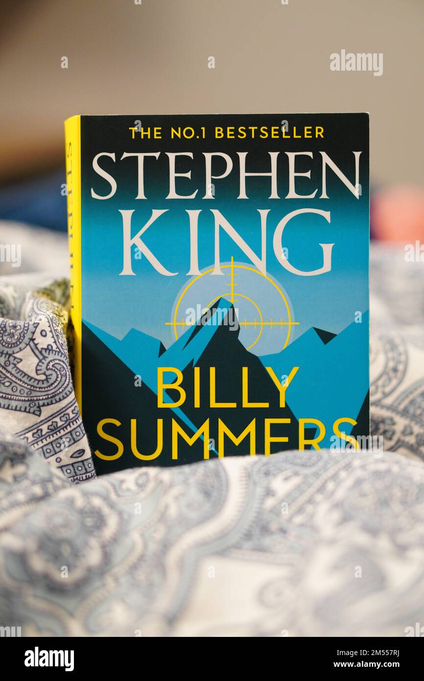 A Stephen King Billy Summers novel standing on a bed sheet Stock Photo ...