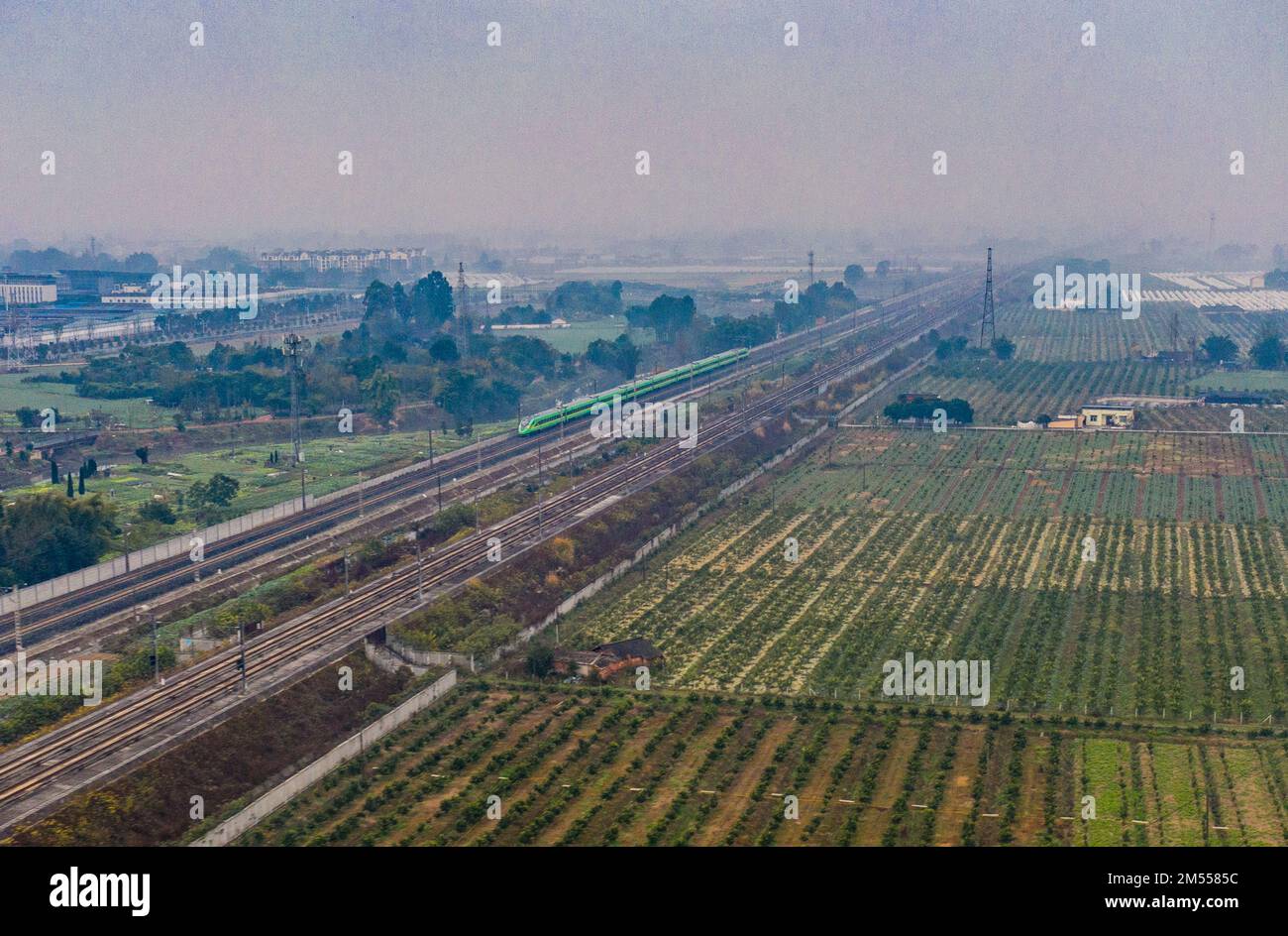 (221226) -- CHENGDU, Dec. 26, 2022 (Xinhua) -- This aerial photo taken ...