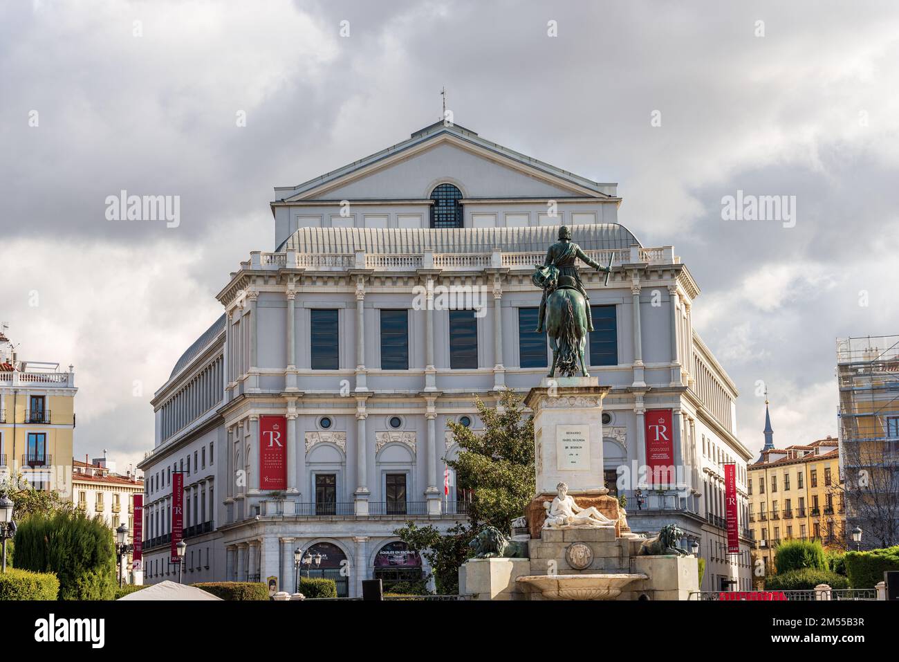 The Royal Theatre (Teatro Real, 1850) in Orient Square (Plaza de ...