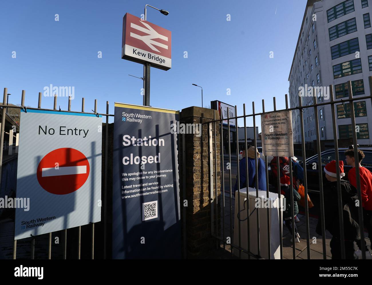 London, England, 26th December 2022. Signs outside Kew Bridge train ...