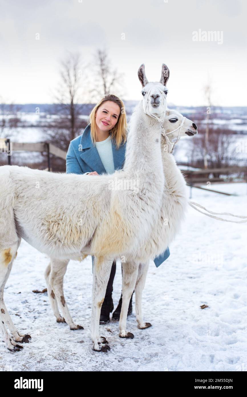 Lama girl hi-res stock photography and images - Alamy