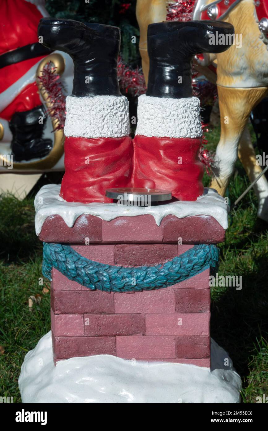 Santa claus stuck in chimney hi-res stock photography and images - Alamy