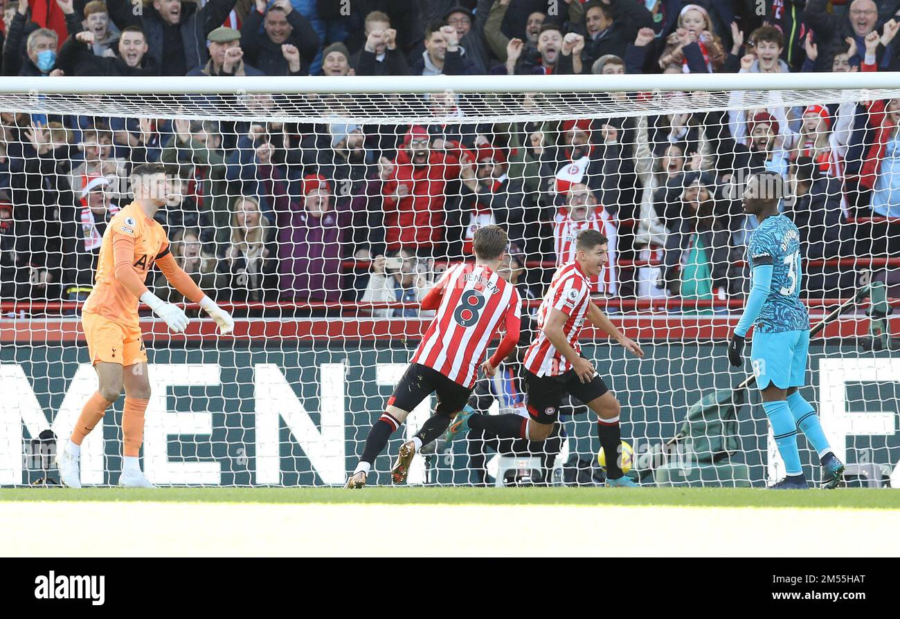 London, England, 26th December 2022. Vitaly Janelt of Brentford ...