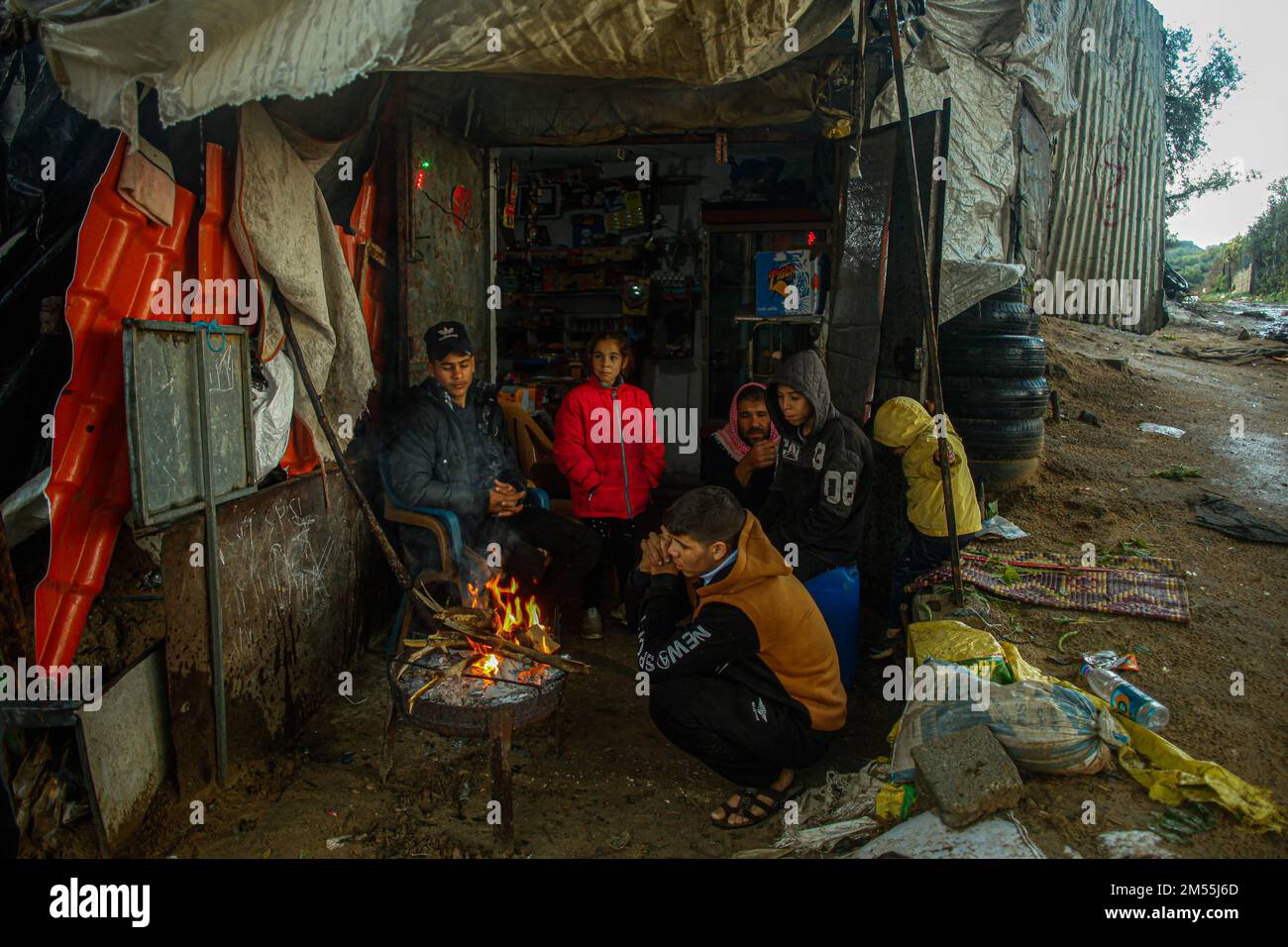 Gaza, Palestine. 26th Dec 2022. Palestinians in the slums of Beit Lahia ...