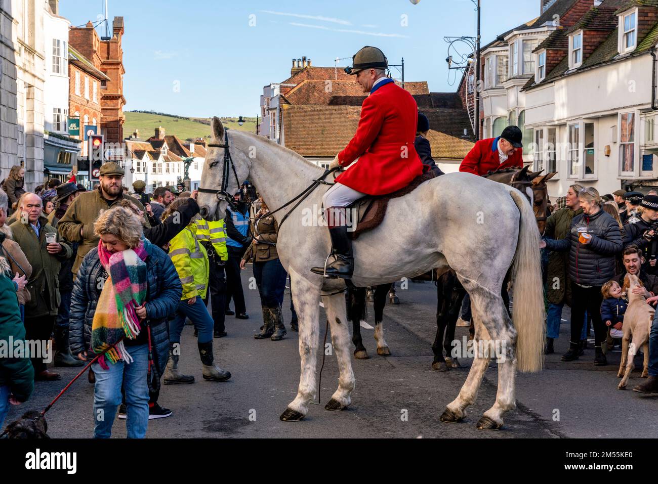 Lewes, UK. 26th Dec, 2022. Members of The Southdown and Eridge Hunt ...