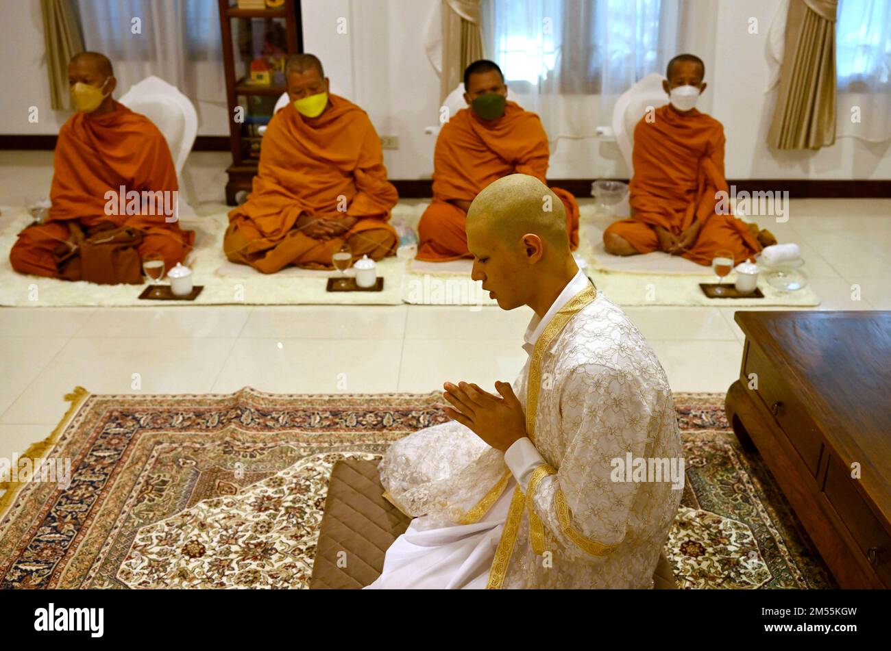 Bangkok, Thailand. 25th Dec, 2022. William Bicknell offers prayers as ...