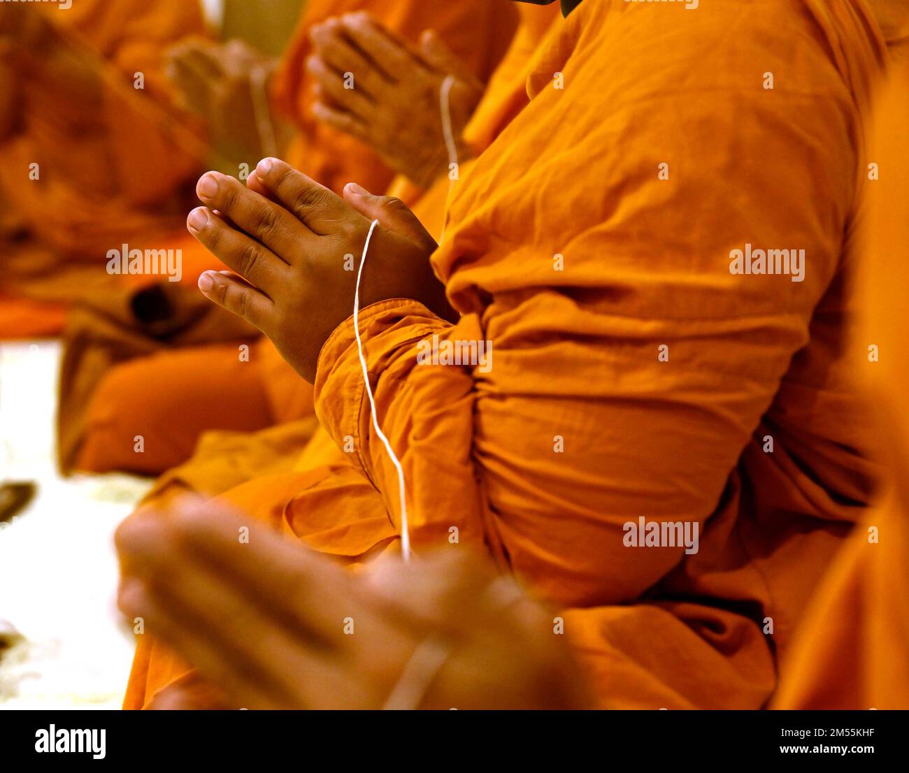 Bangkok, Thailand. 25th Dec, 2022. Thai monks hold a "sai sin", a ...