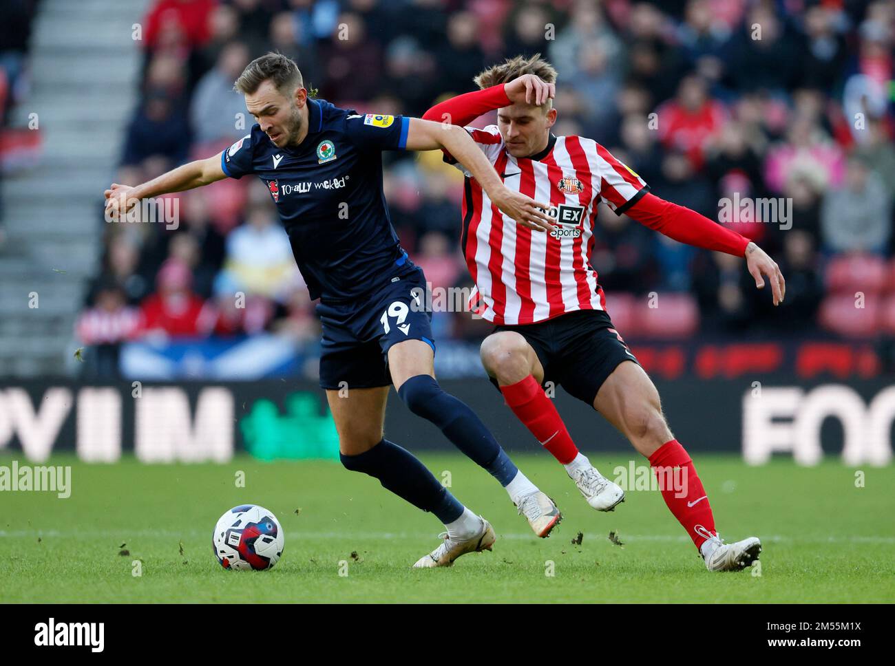 Blackburn Rovers' Ryan Hedges (left) and Sunderland's Dennis Cirkin ...