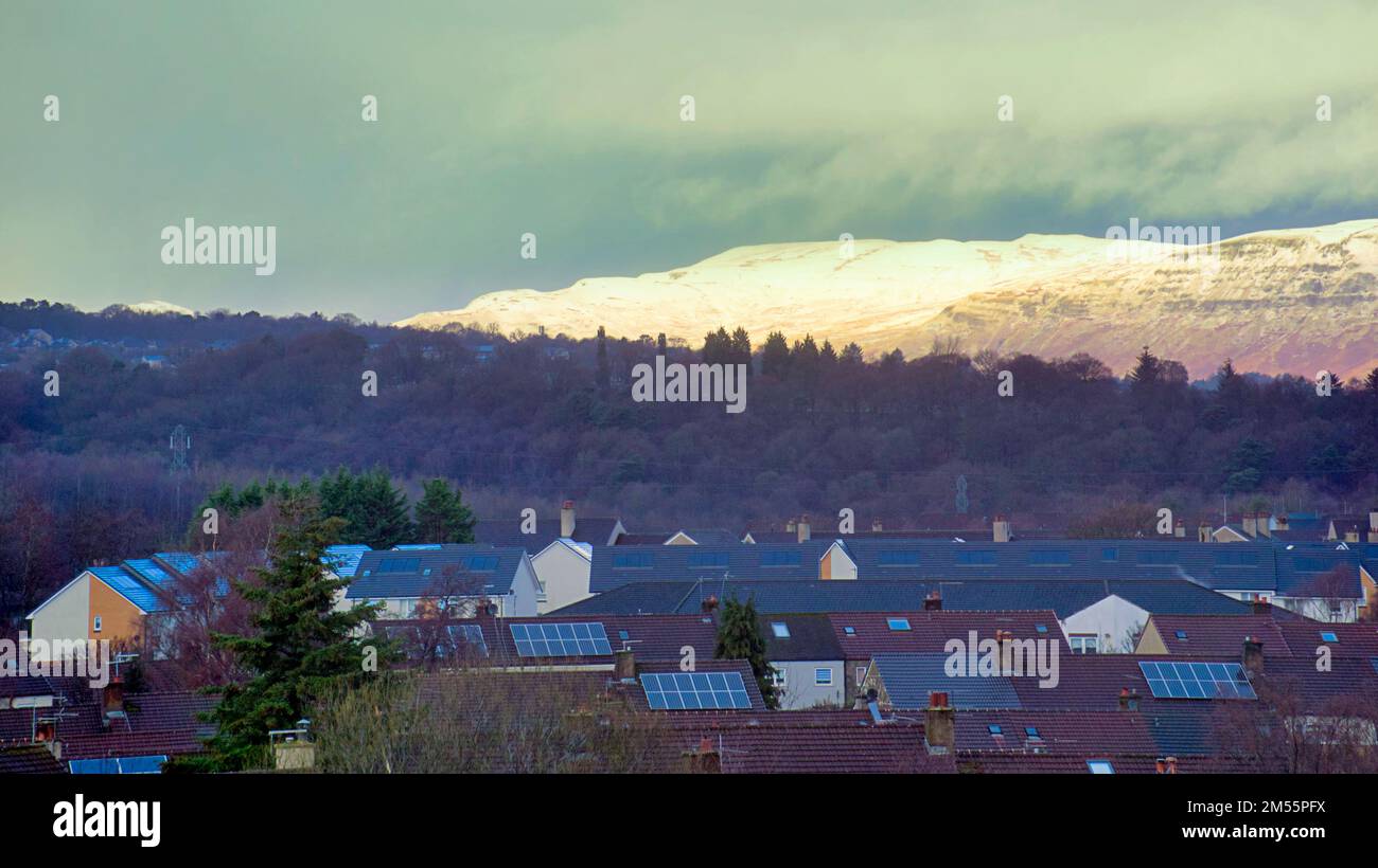 Glasgow, Scotland, UK 26th December, 2022. UK Weather: Snow on the ...
