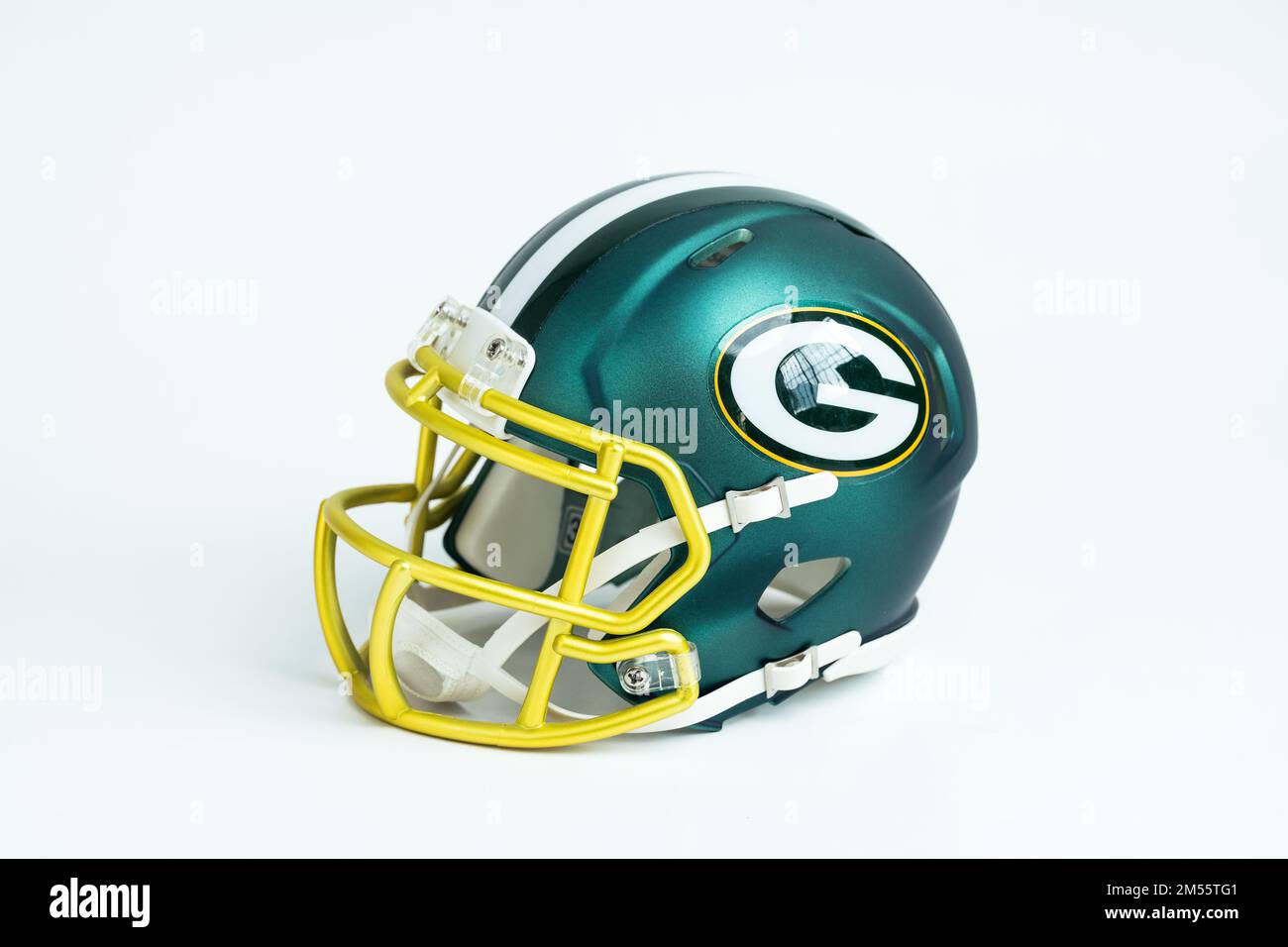 Green bay packers helmet hi-res stock photography and images - Alamy