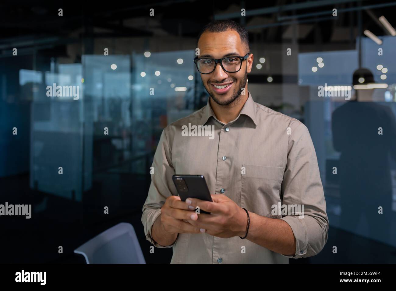 Black man making phone call hi-res stock photography and images - Alamy