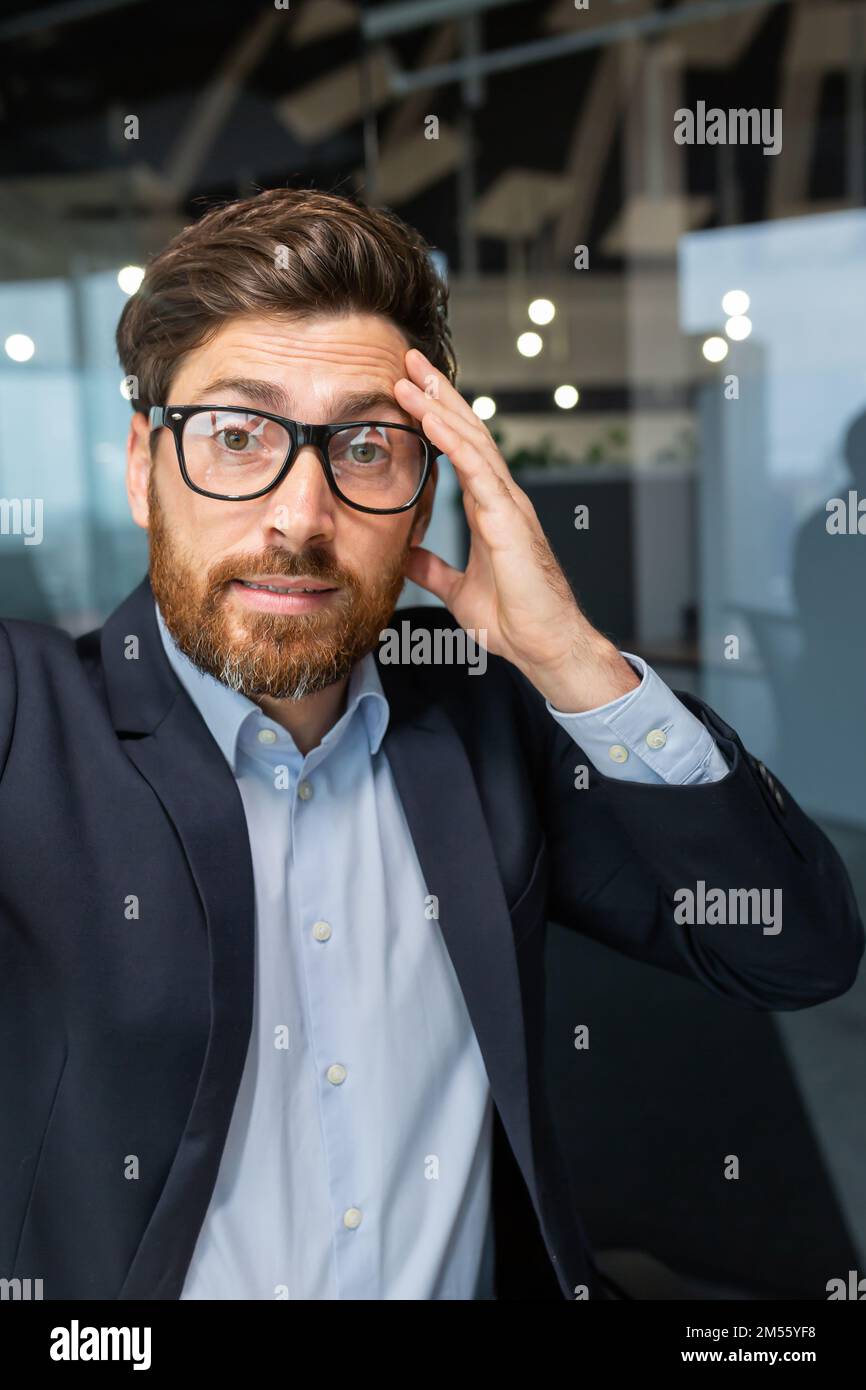 Angry guy shouting mobile phone hi-res stock photography and images - Alamy