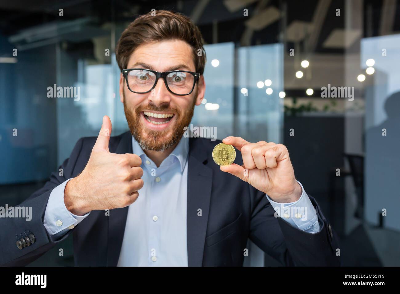 Portrait of mature successful businessman investor, man shows ...