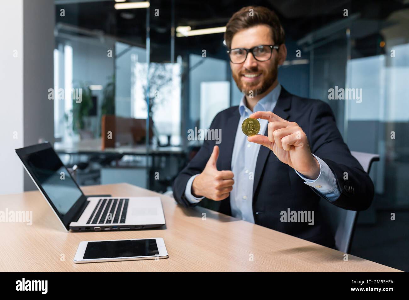 Portrait of mature successful businessman investor, man shows ...